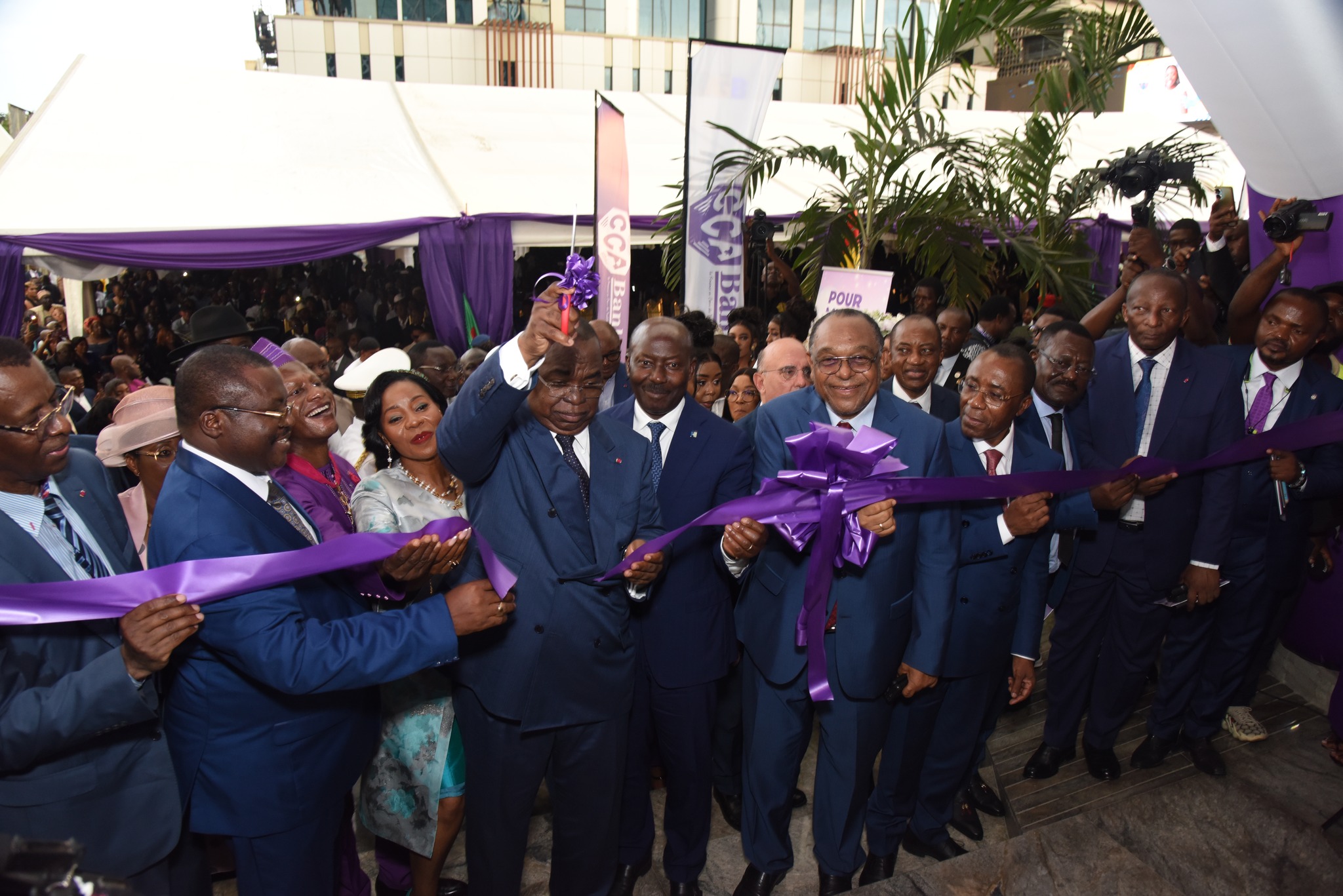 Le nouveau siège de CCA Bank inauguré à Bonanjo, Douala - The Africa ...